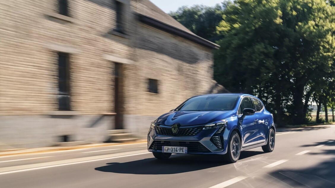 Renault Clio 2025, un’icona rinnovata con motori ibridi e design ...